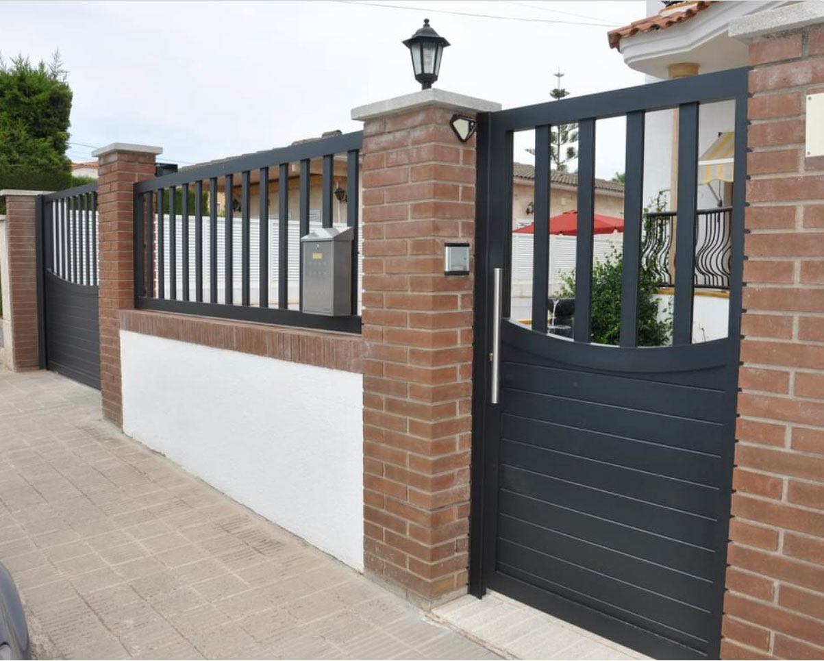 Gallery - Some Of Our Beautiful Gates - Alugate